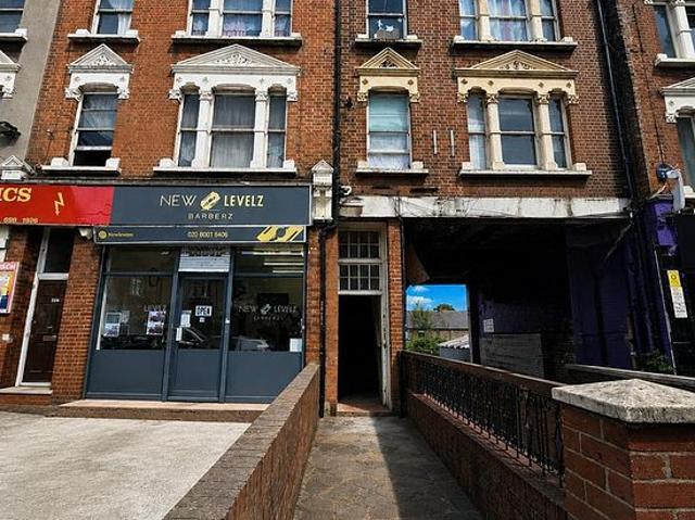 1 bedroom flat in London