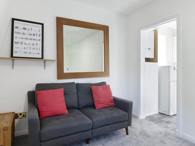 1 bedroom flat in London