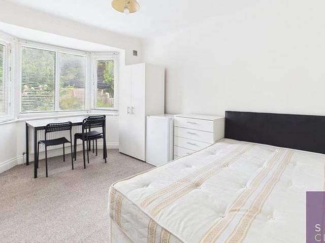 1 bedroom flat in London