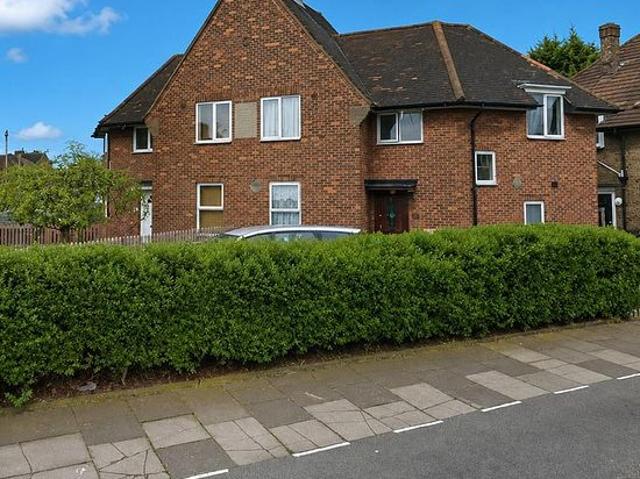 1 bedroom flat in London