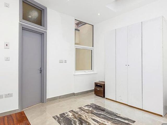 1 bedroom flat in London