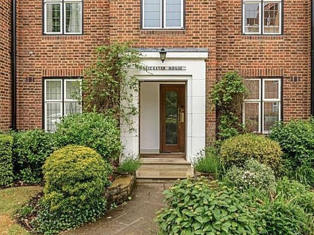 1 bedroom flat in London