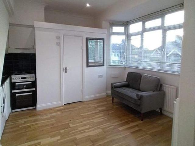 1 bedroom flat in London