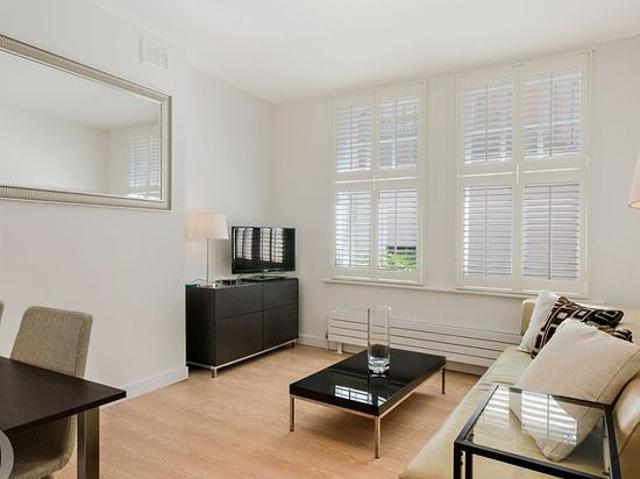 1 bedroom flat in London