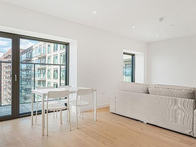 1 bedroom flat in London