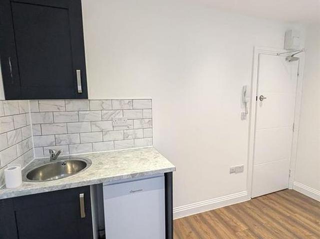 1 bedroom flat in London