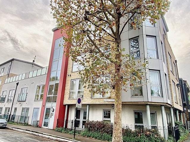 1 bedroom flat in London