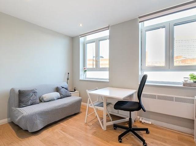 1 bedroom flat in London