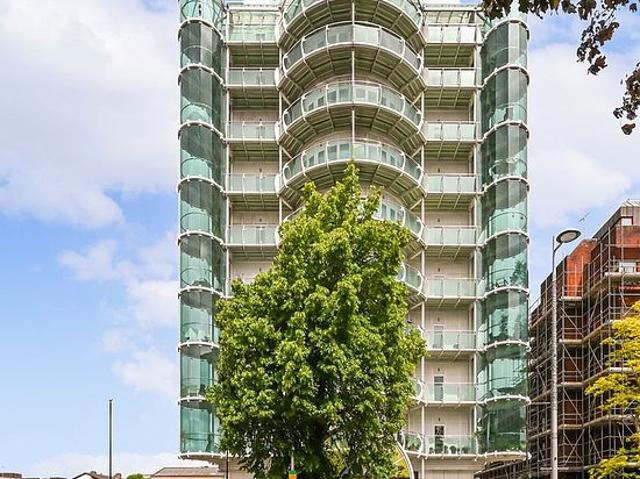 1 bedroom flat in London