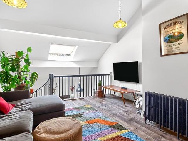 1 bedroom flat in London