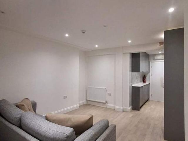 1 bedroom flat in London
