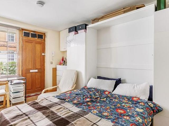 1 bedroom flat in London