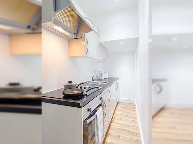 1 bedroom flat in London