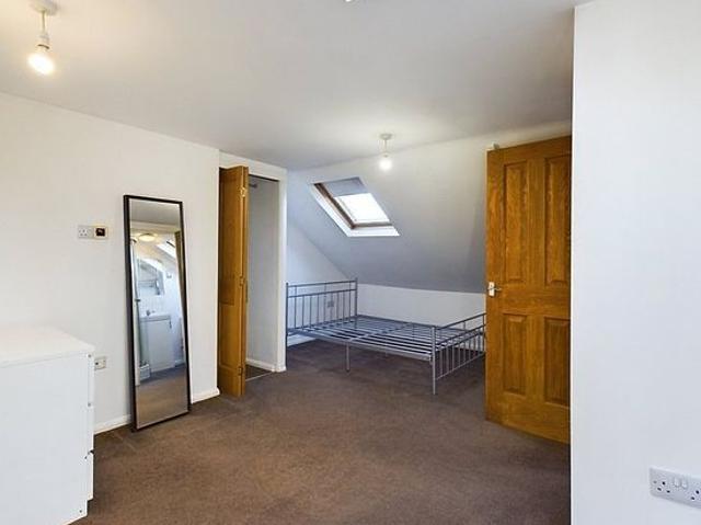 1 bedroom flat in London