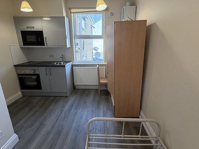 1 bedroom flat in London