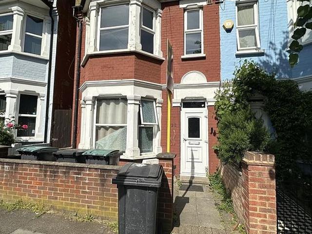 1 bedroom flat in London