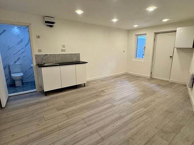 1 bedroom flat in London