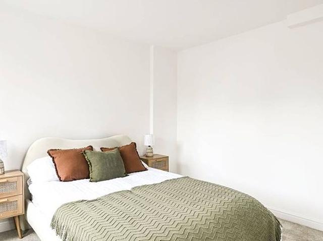 1 bedroom flat in London