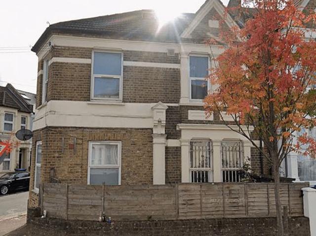 1 bedroom flat in London