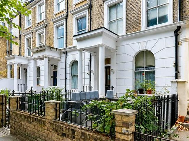 1 bedroom flat in London