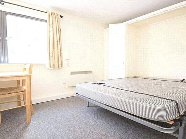 1 bedroom flat in London