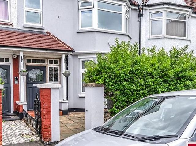 1 bedroom flat in London