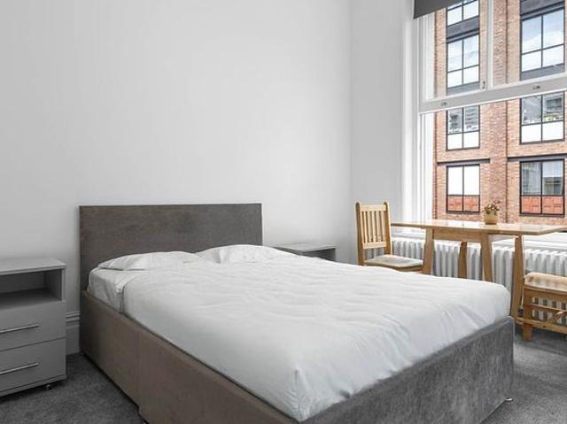 1 bedroom flat in London