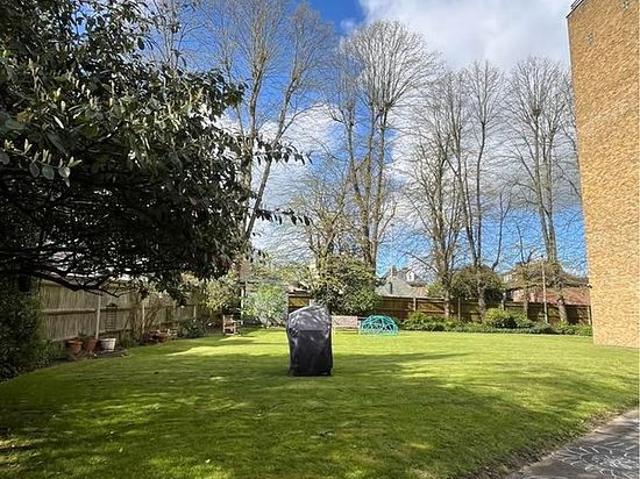 1 bedroom flat in London