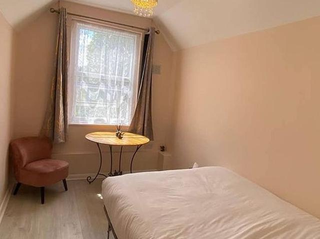 1 bedroom flat in London