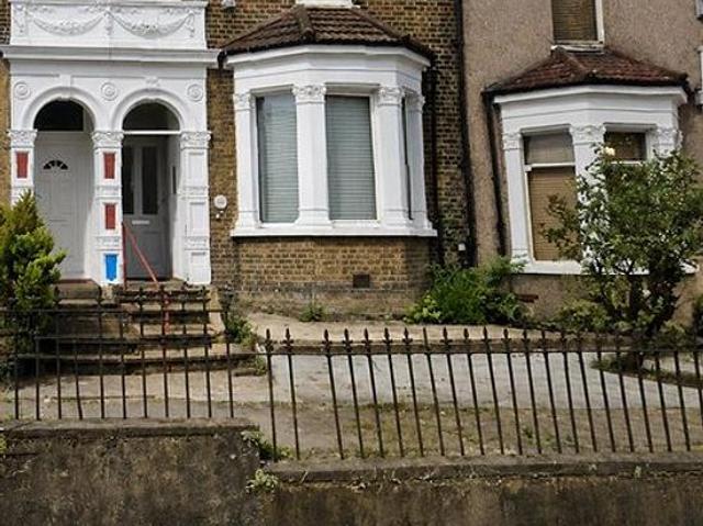 1 bedroom flat in London