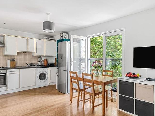 1 bedroom flat in London