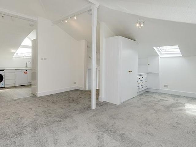 1 bedroom flat in London