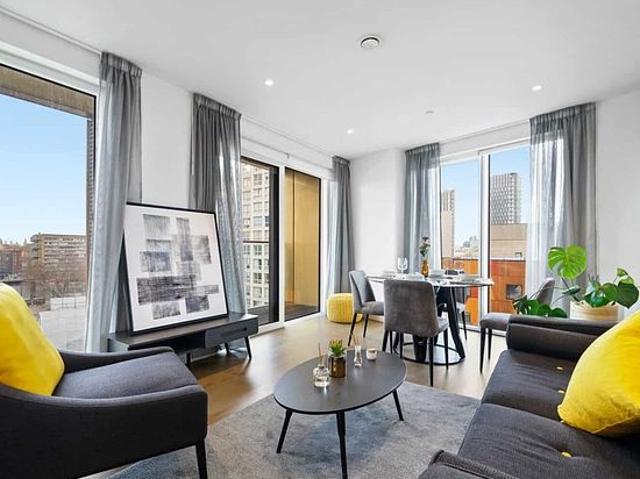 1 bedroom flat in London