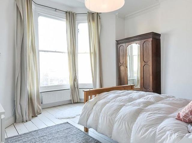 1 bedroom flat in London