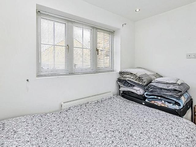1 bedroom flat in London