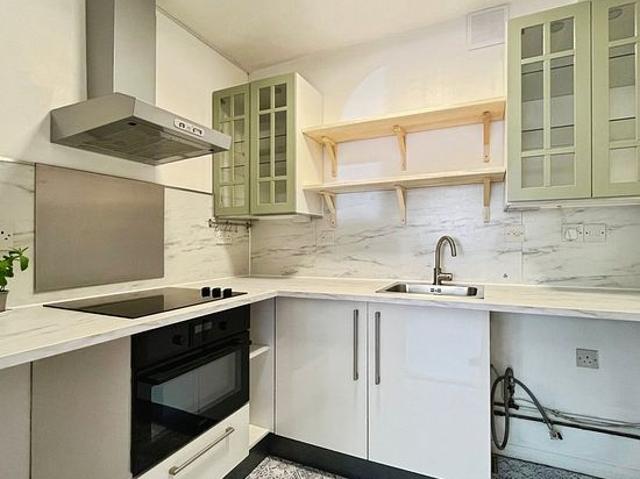 1 bedroom flat in London