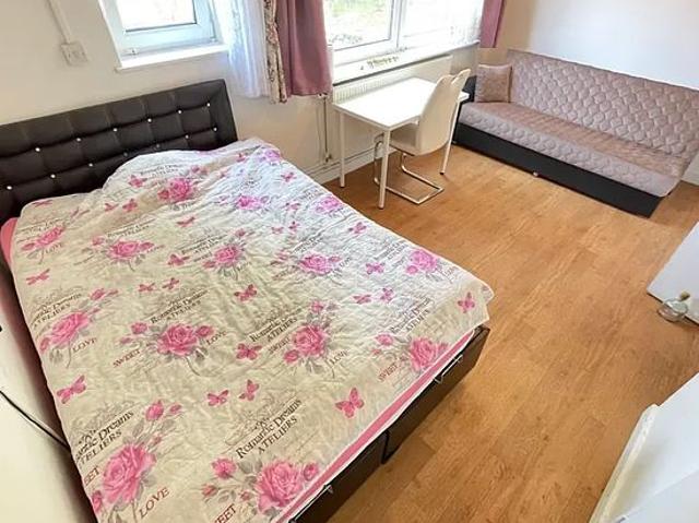 1 bedroom flat in London