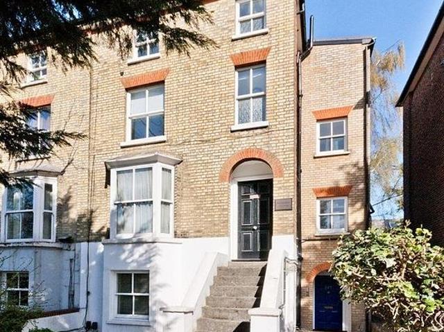 1 bedroom flat in London