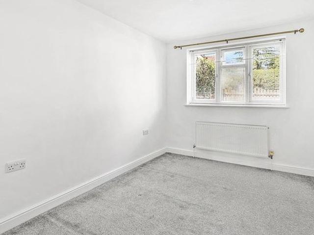 1 bedroom flat in Loughton