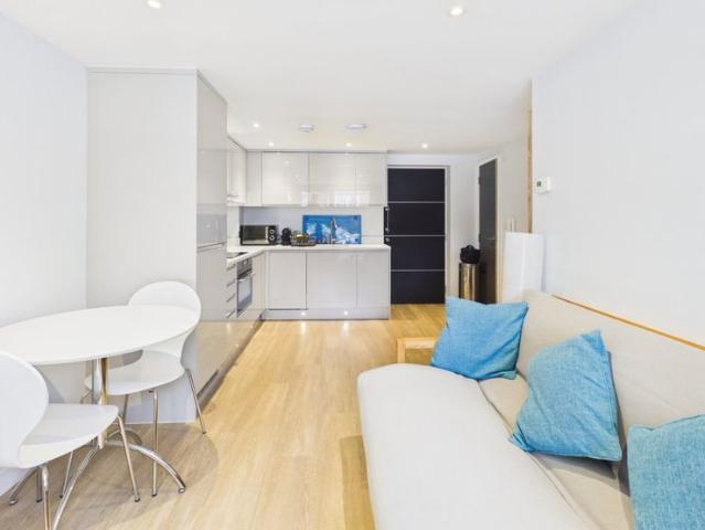 1 bedroom Flat in Ray Park Avenue, Maidenhead