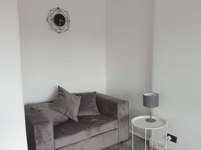 1 bedroom flat in Renfrew