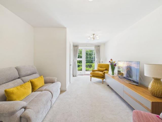 1 bedroom Flat in Reading Road, Wokingham