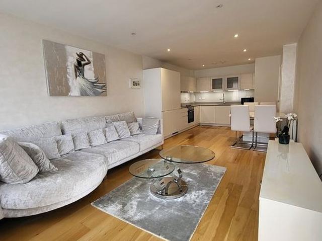1 bedroom flat in Southall