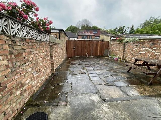 1 bedroom flat in Southall