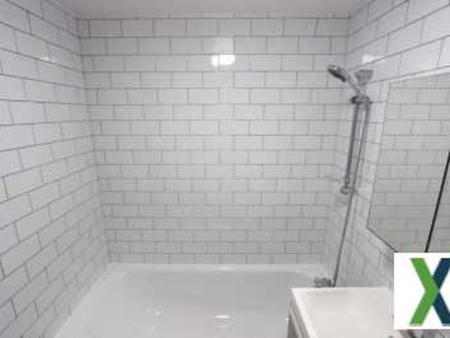 1 bedroom flat in Smugglers Way, London, SW18
