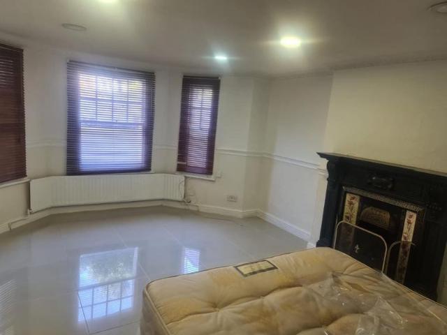 1 bedroom flat in Stamford Hill all bills included