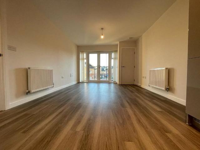 1 bedroom Flat in Sterling Square, Bracknell