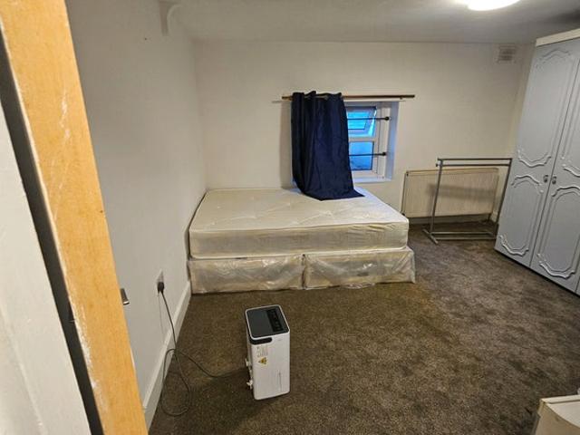 1 Bedroom Flat in Stratford 1600 from Today