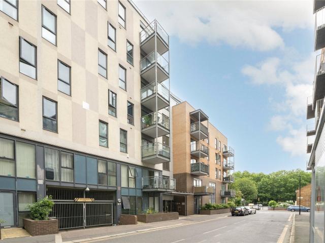 1 bedroom Flat New Century House, E16