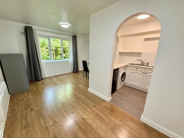 1 bedroom Flat next to Chadwell Heath